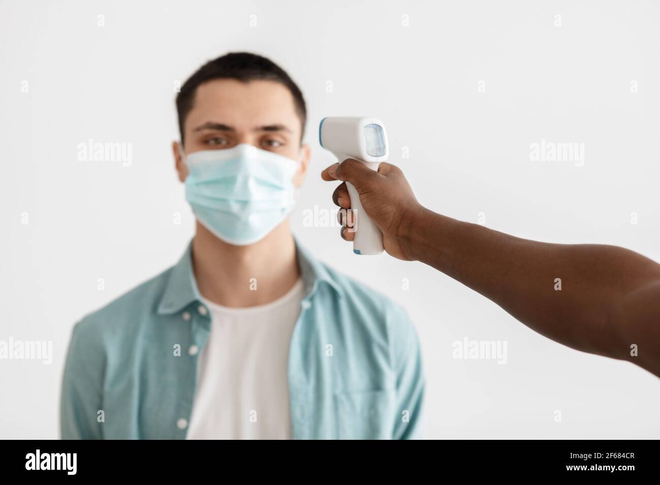 Covid doctor check patient hi-res stock photography and images - Alamy