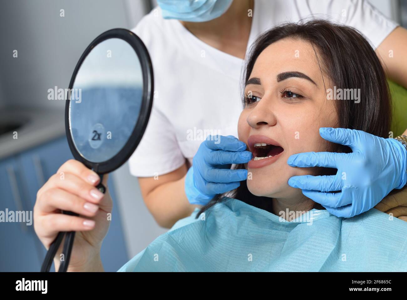 Dentist and old patient hi-res stock photography and images - Alamy
