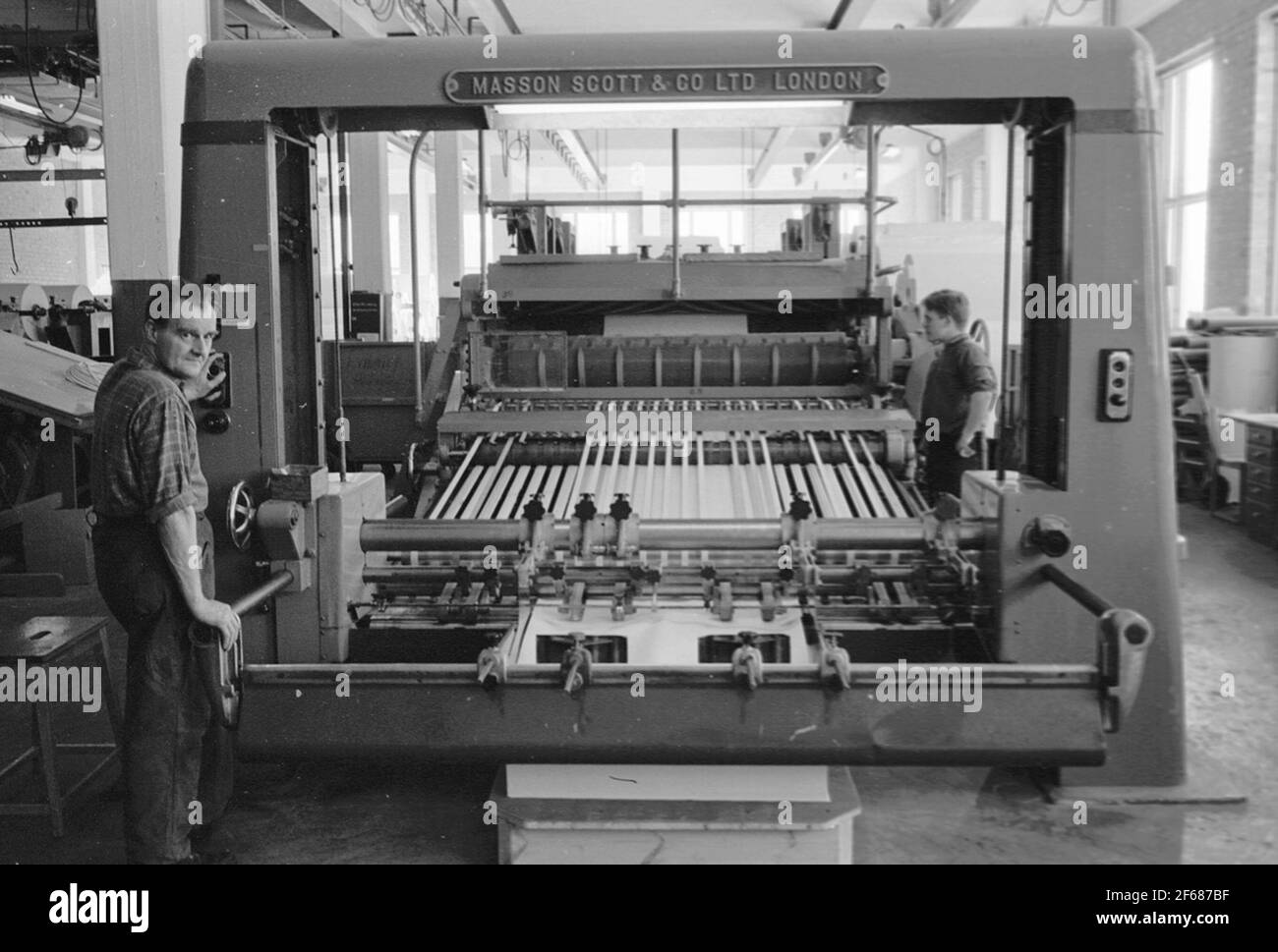Paper mill manufacturing hi-res stock photography and images - Alamy