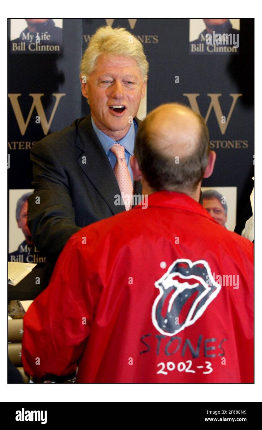 Signing in book Cut Out Stock Images & Pictures - Alamy