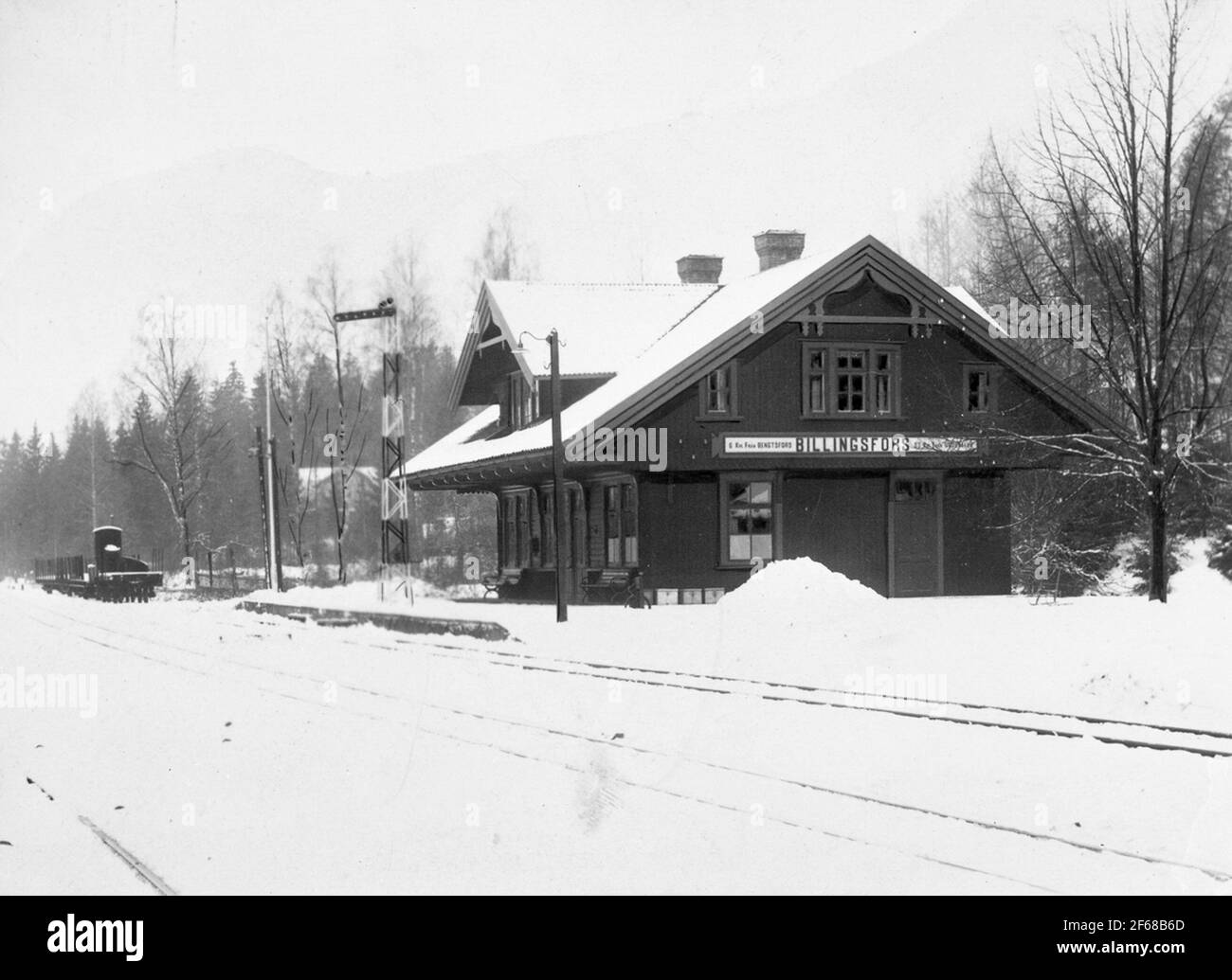 White house with a red roof Black and White Stock Photos & Images - Alamy