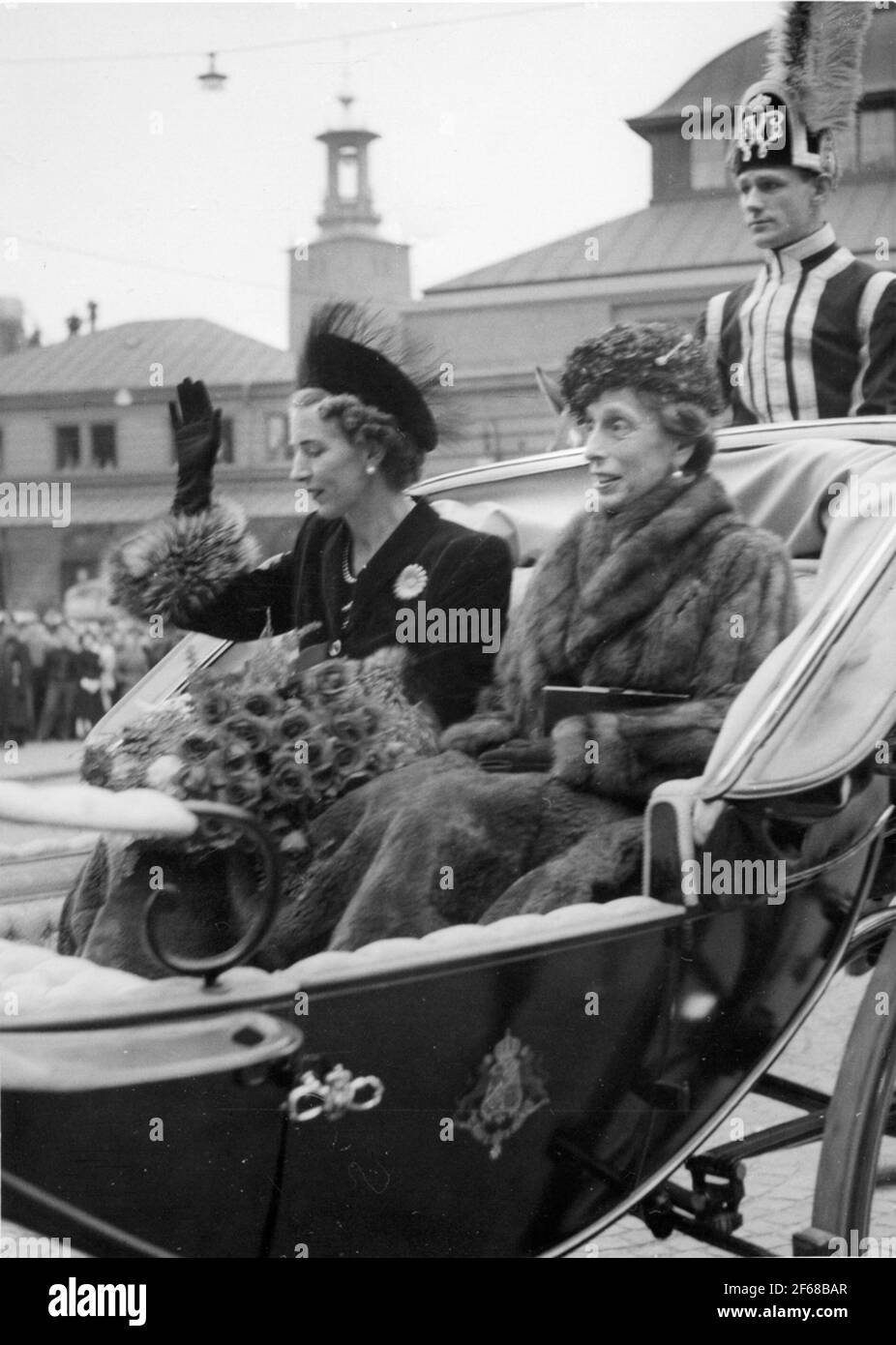 Queen Ingrid by Dannmark and Princess Ingeborg goes Kortege Stock Photo ...