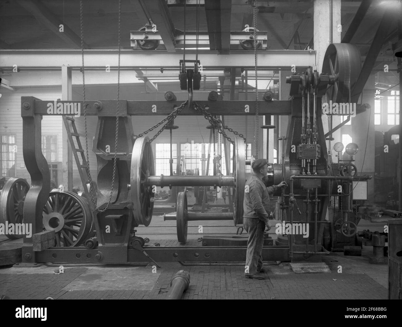 Hydraulic wheel press Stock Photo - Alamy