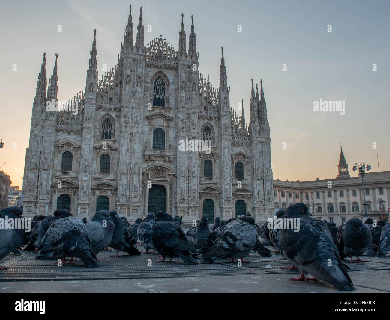 Duomo di milano clear sky architecture hi-res stock photography and ...