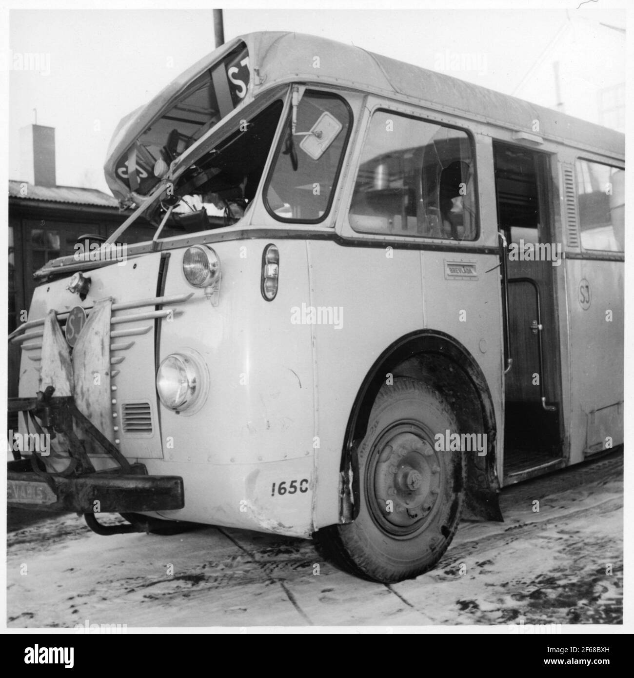 Crash damaged Scania Vabis. State Railways, SJ Bus 1650 Stock Photo - Alamy