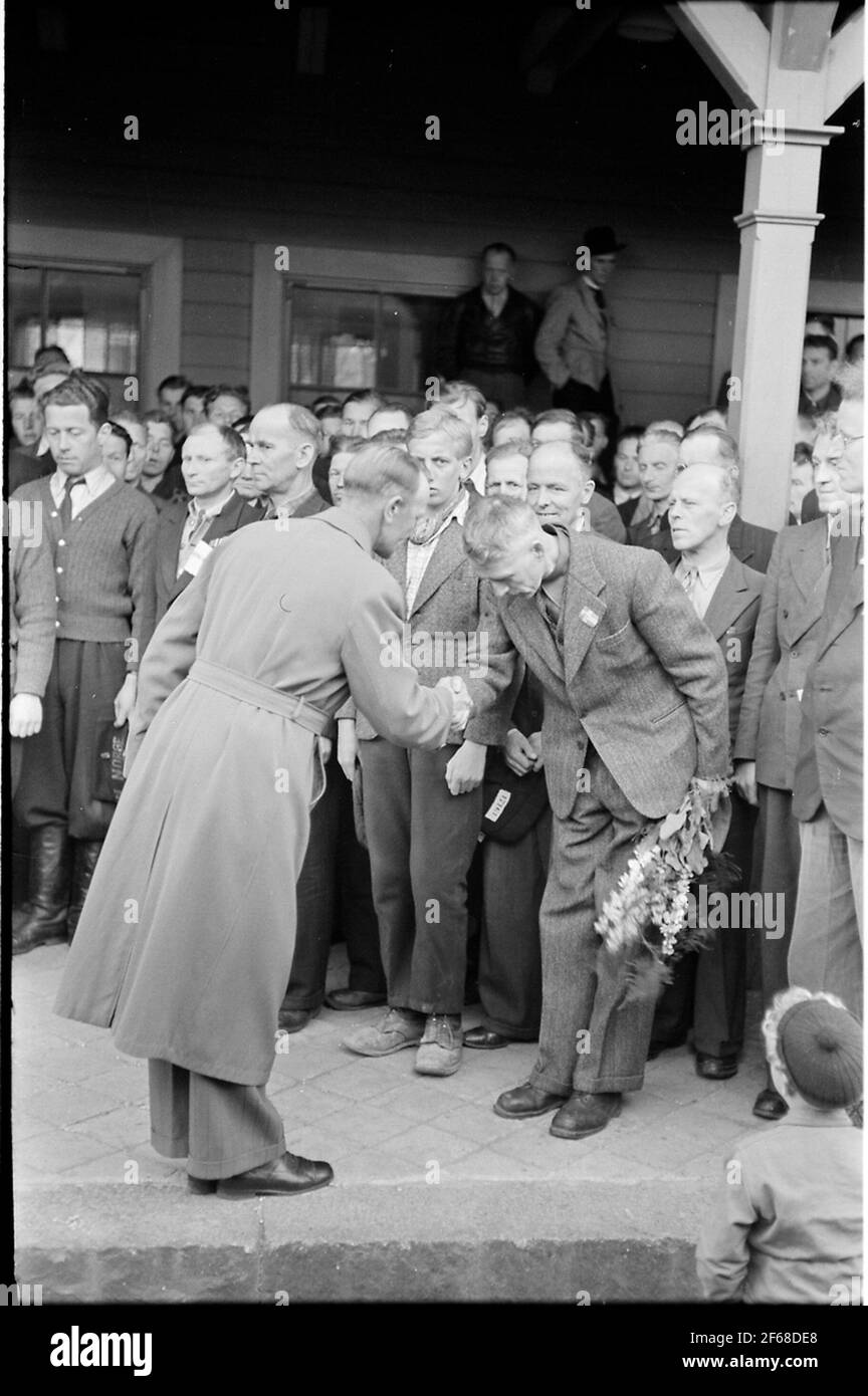 Norwegian prisoners, released from the Nazi detention camp Grini after ...