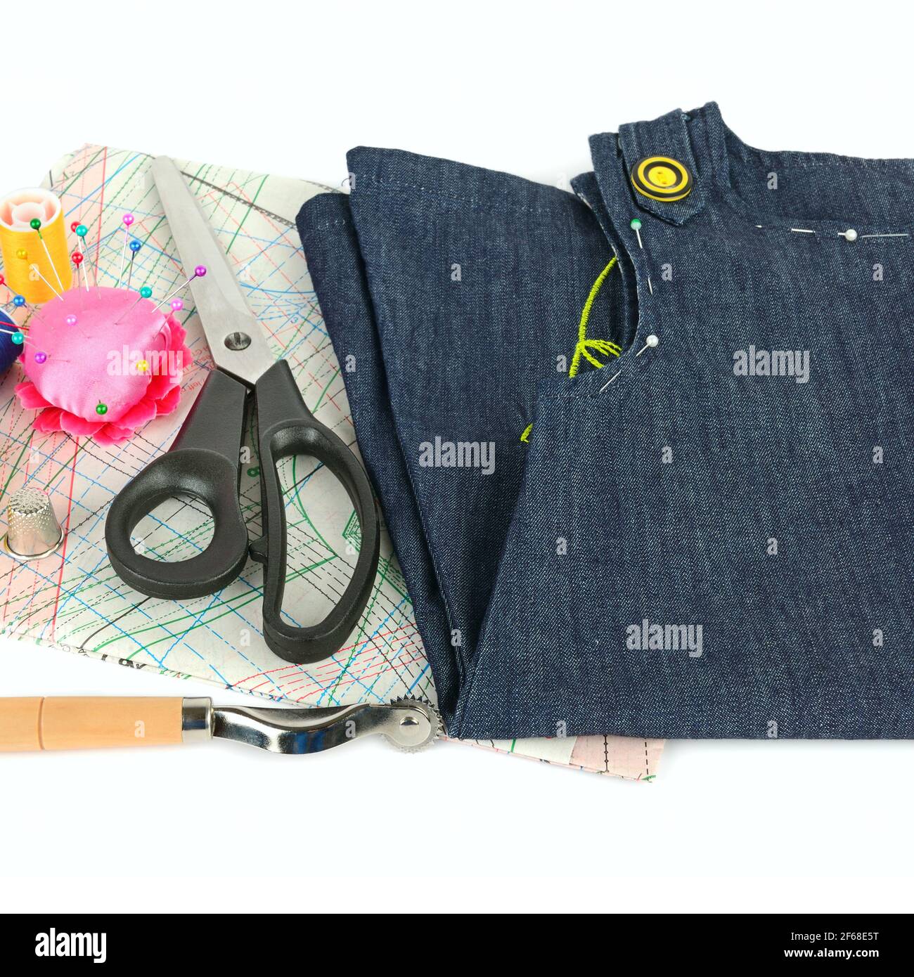 Sewing pattern paper hi-res stock photography and images - Alamy