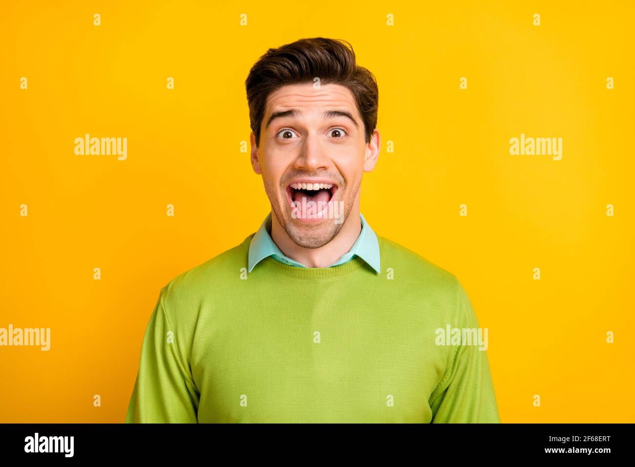 Portrait of young excited crazy happy amazed surprised shocked man with ...
