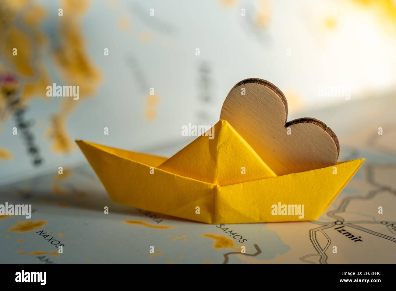 Origami world map hi-res stock photography and images - Alamy