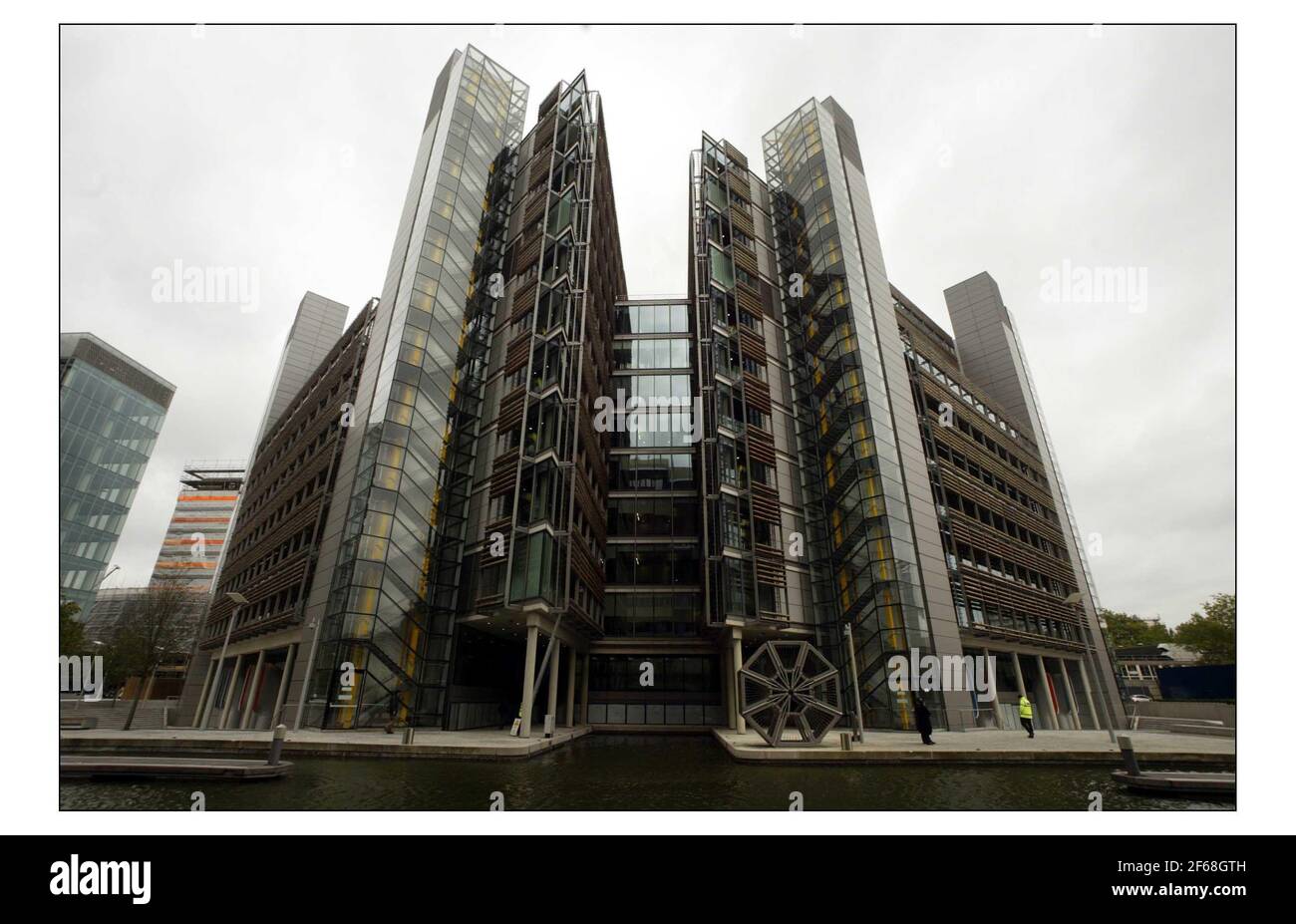 Heatherwick studio london Cut Out Stock Images & Pictures - Alamy