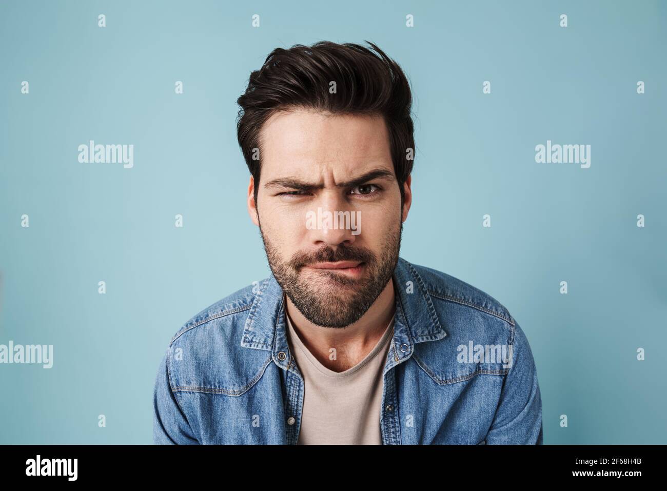 Confused guy hi-res stock photography and images - Alamy