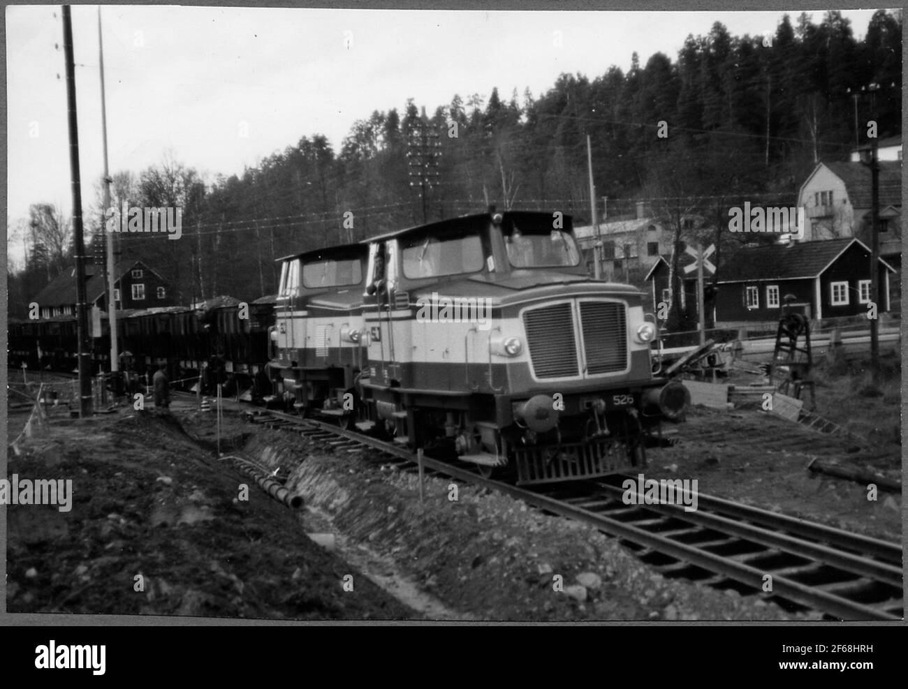 Gravel train drawn by the state's railways, SJ Z65 526 and SJ Z65 510 ...