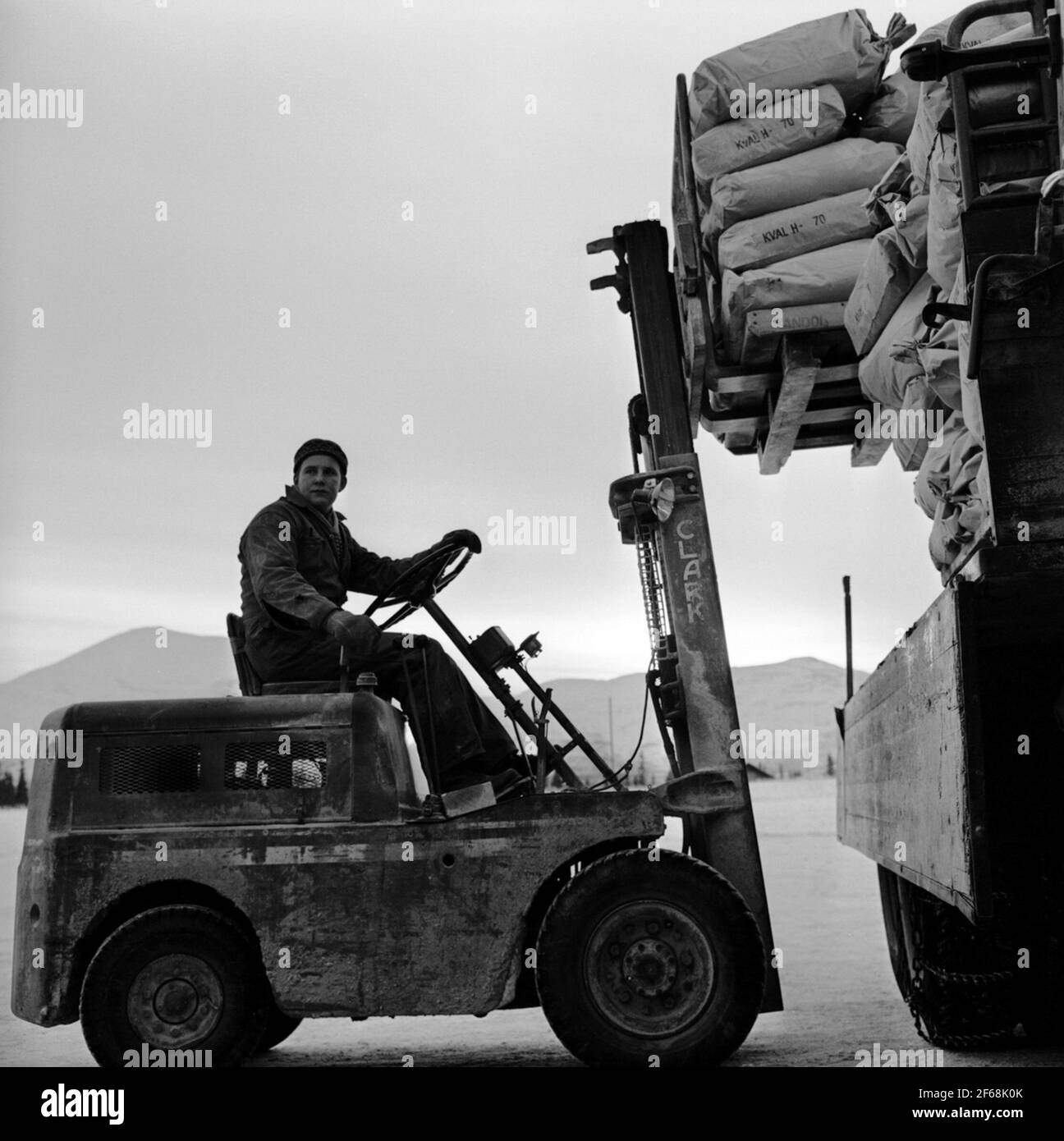 Transhipment of goods Stock Photo - Alamy