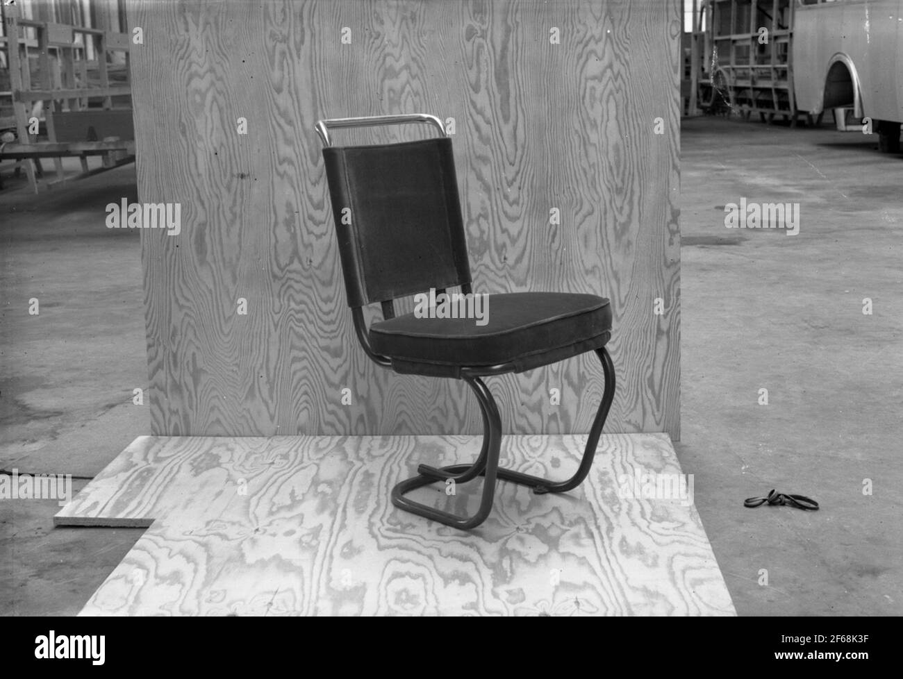 One-person steel pipe chair obliquely from the front Stock Photo - Alamy