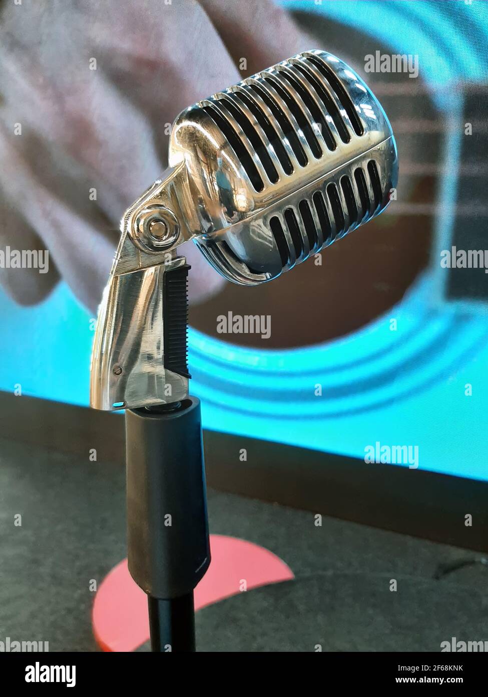 Gold microphone stand isolated hi-res stock photography and images - Alamy