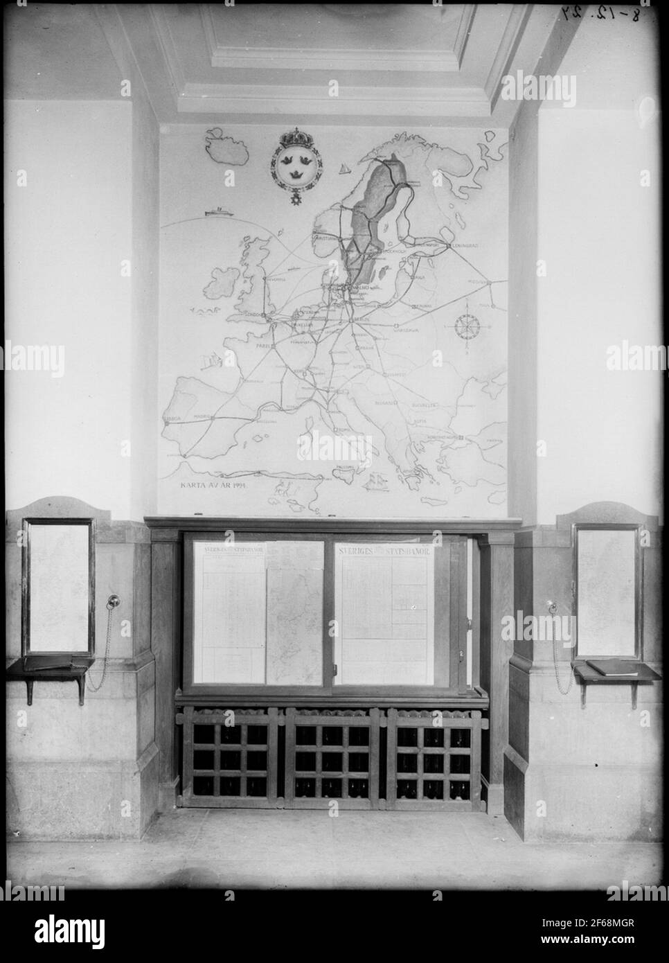 Line map and timetables, Malmö Central Station Stock Photo - Alamy