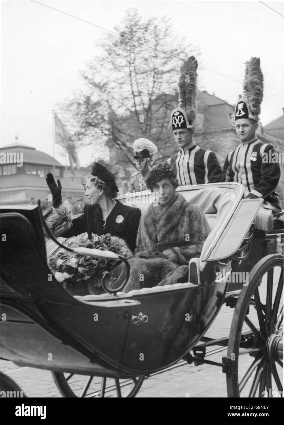 Queen Ingrid by Dannmark and Princess Ingeborg goes Kortege Stock Photo ...