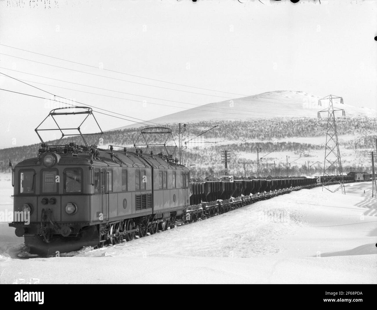 State Railways, SJ OA 13-14. Test drive of ore train with 40 carts ...