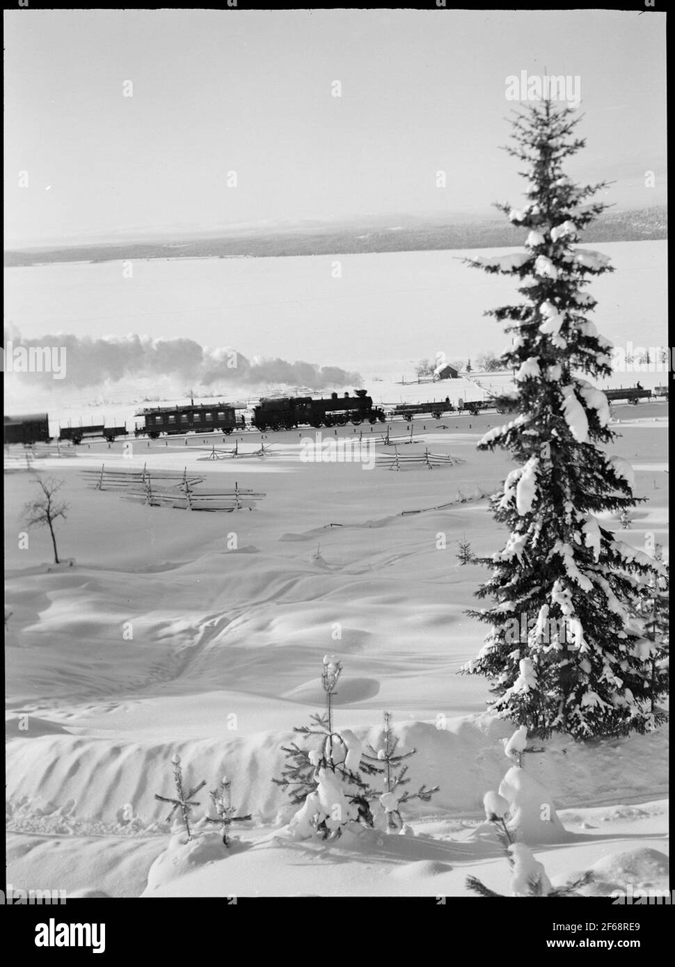 The state railways, SJ E2 steam locomotive with SJ C3G carriage shoots ...