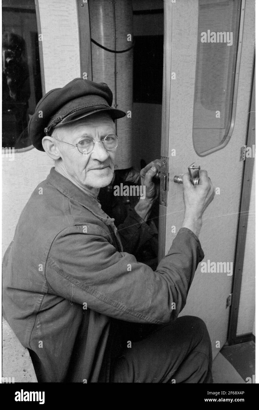 Mounting structure Black and White Stock Photos & Images - Alamy