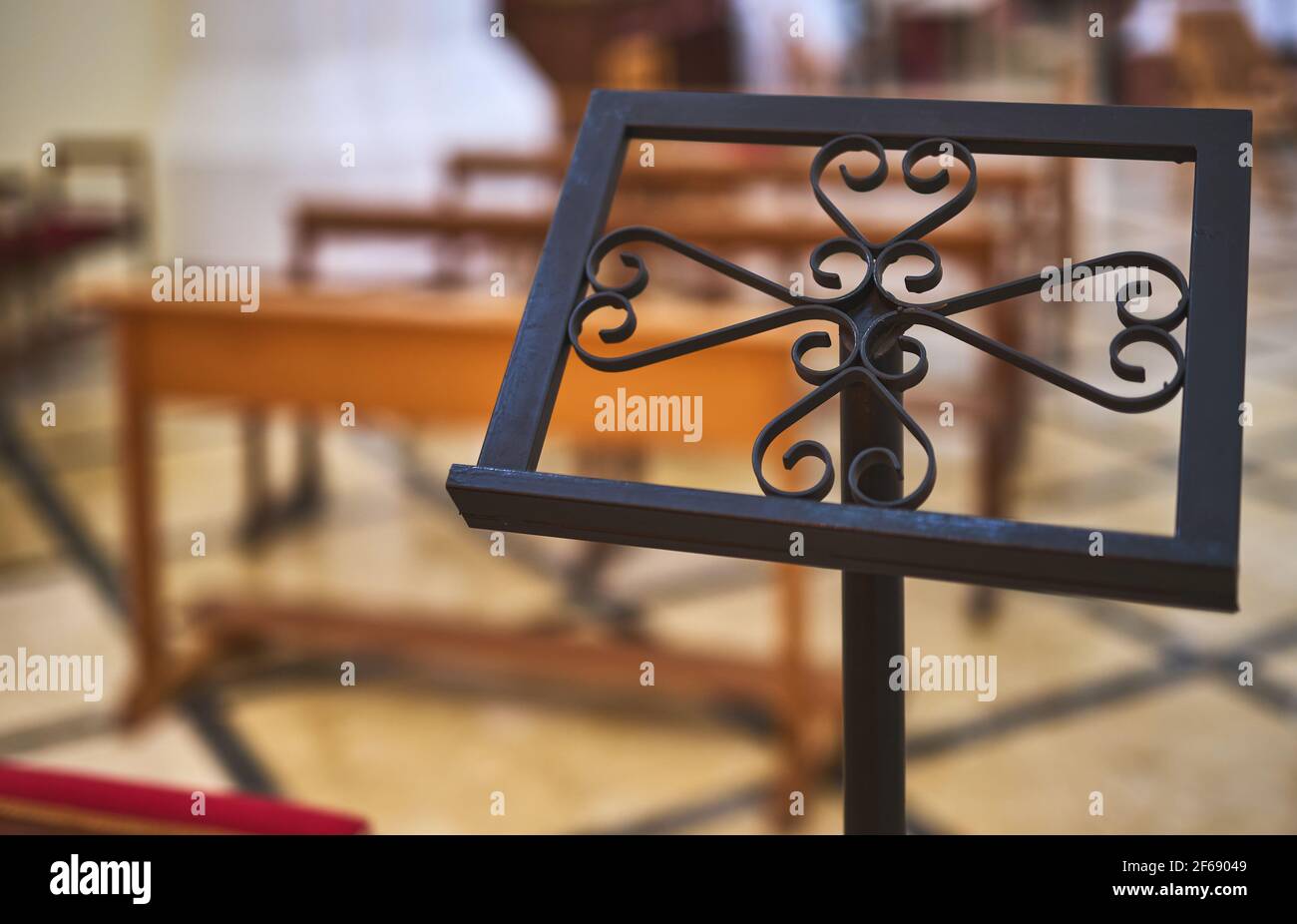 Lectern reading hi-res stock photography and images - Alamy