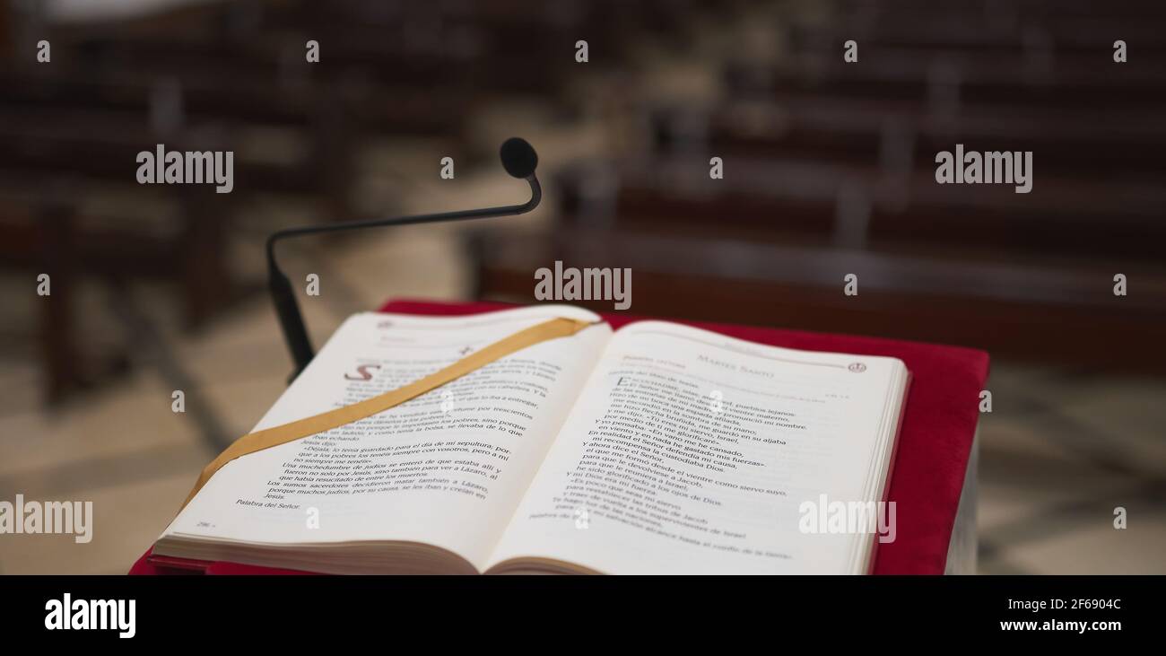 Scripture reading church hi-res stock photography and images - Alamy
