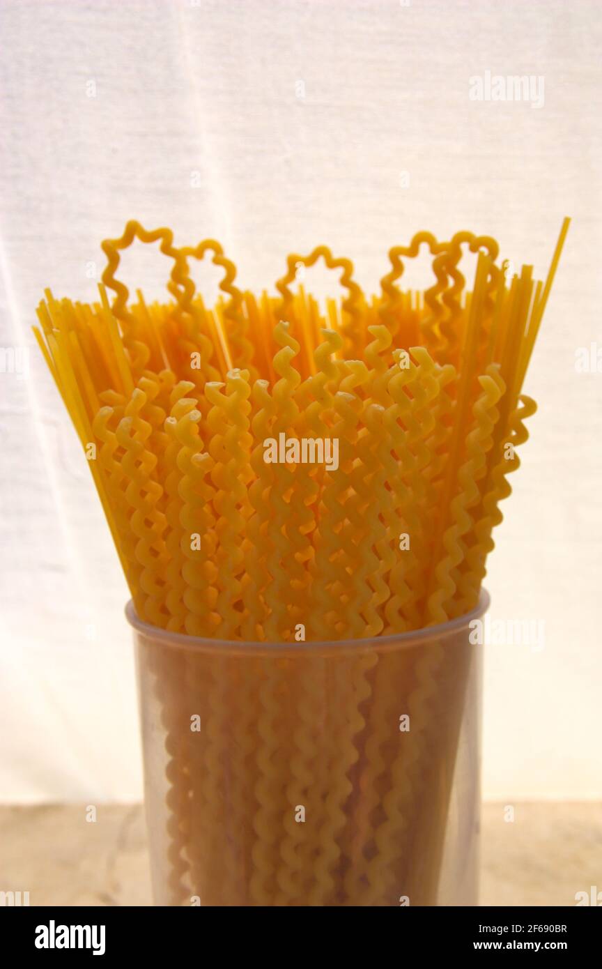 Fusilli lunghi hi-res stock photography and images - Alamy