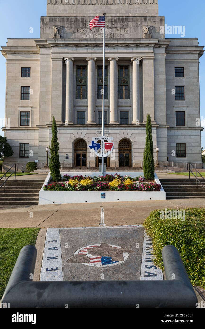 Texarkana, Texas and Arkansas state line. The Federal Courthouse (which ...