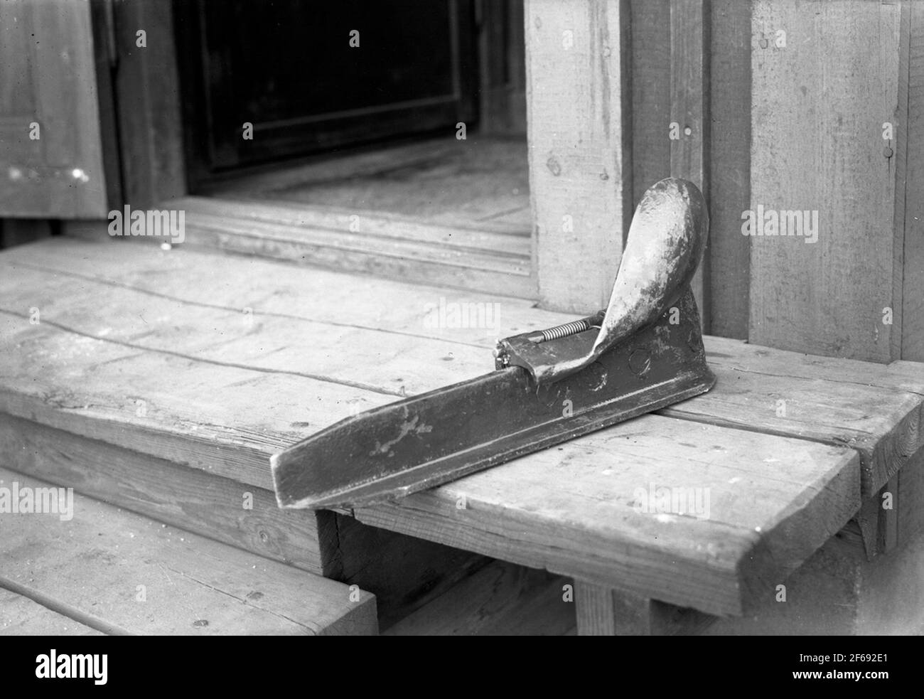 Brake shoe is a small sledge placed on one rails. When a carriage comes ...