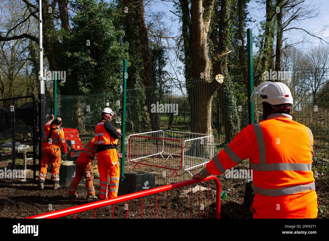 Hs2 tree grabbers hi-res stock photography and images - Alamy