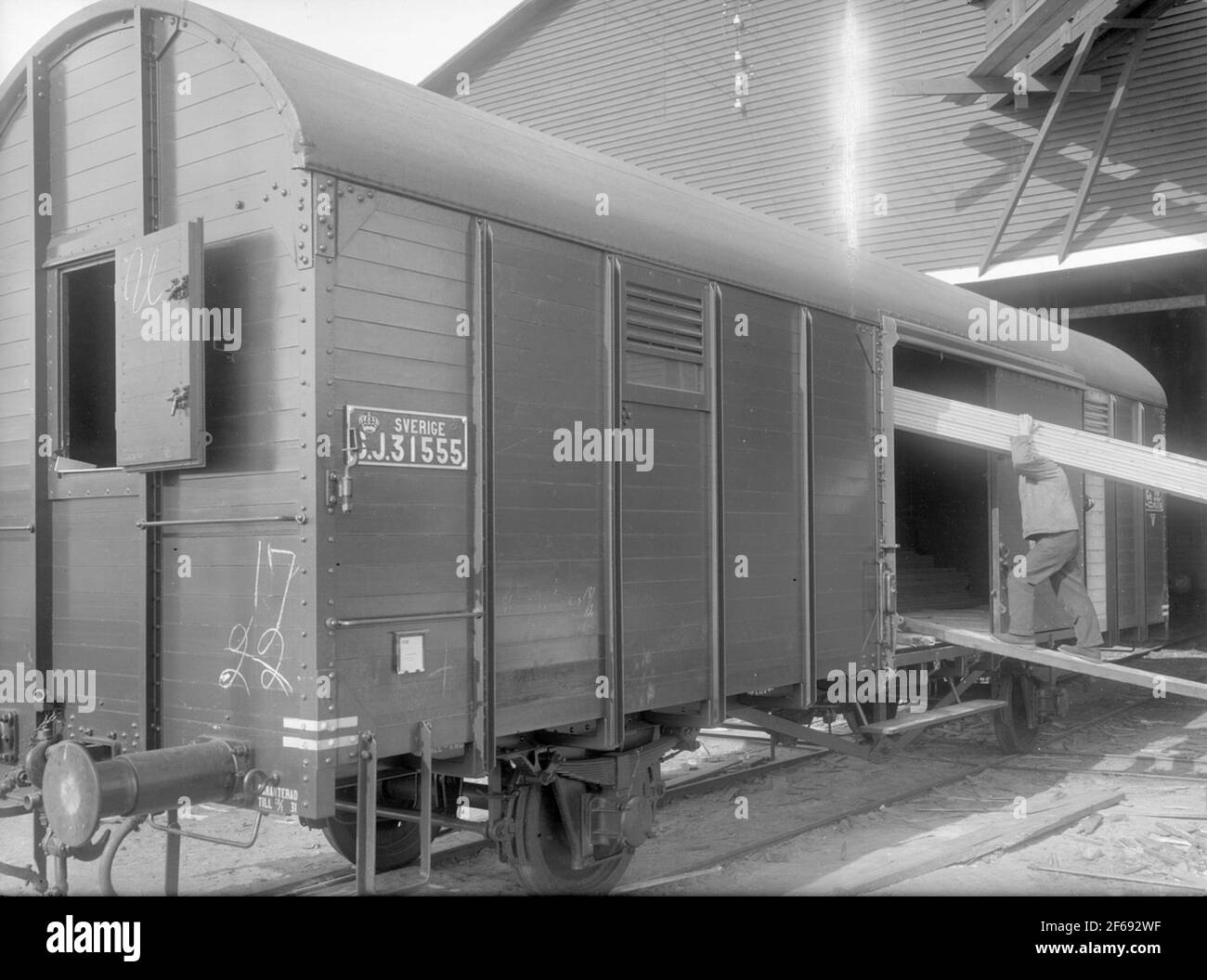 Loading Hyvlad Work in SJ GRH 31555 Stock Photo - Alamy