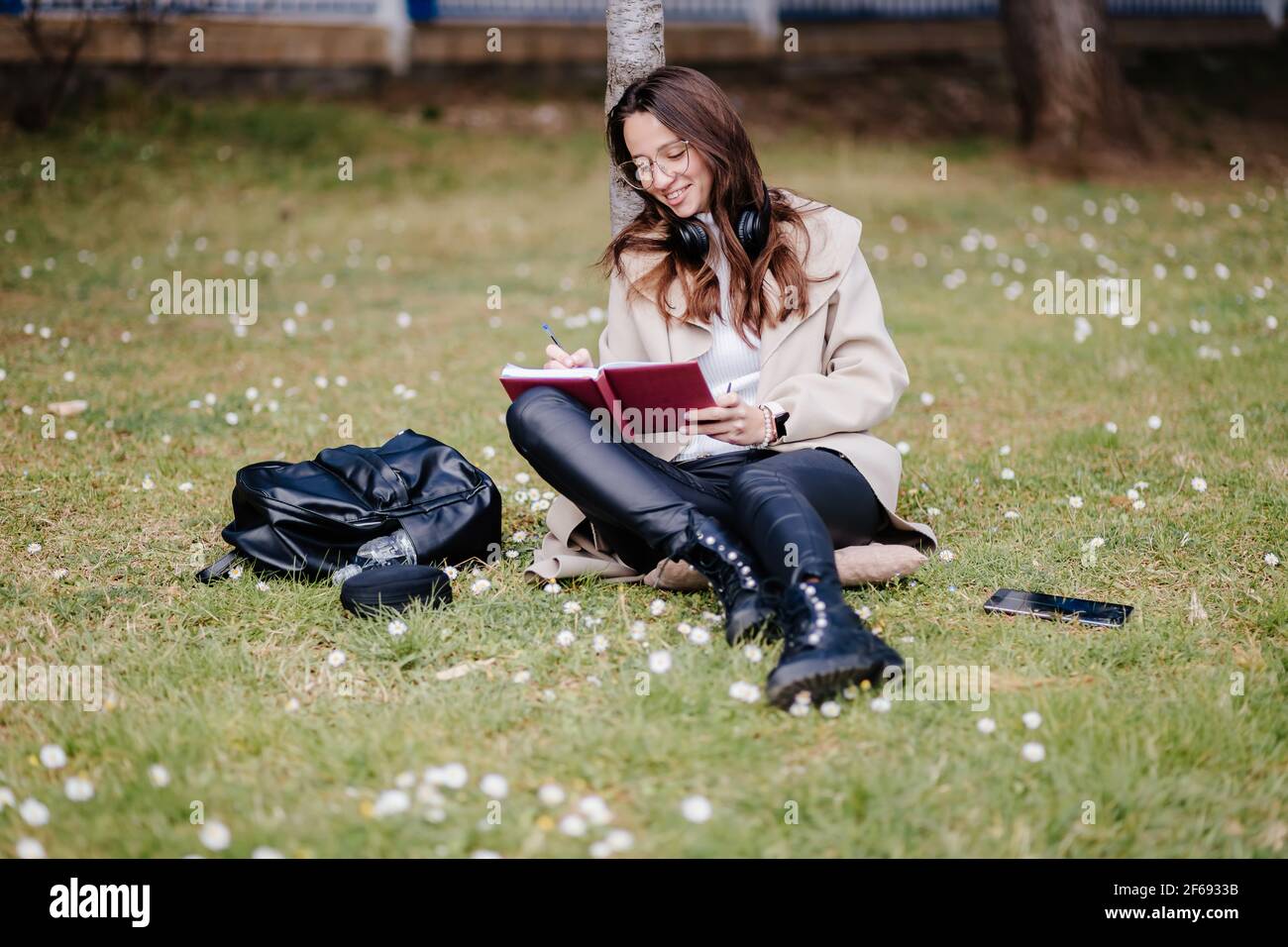 Learning remotely hi-res stock photography and images - Alamy