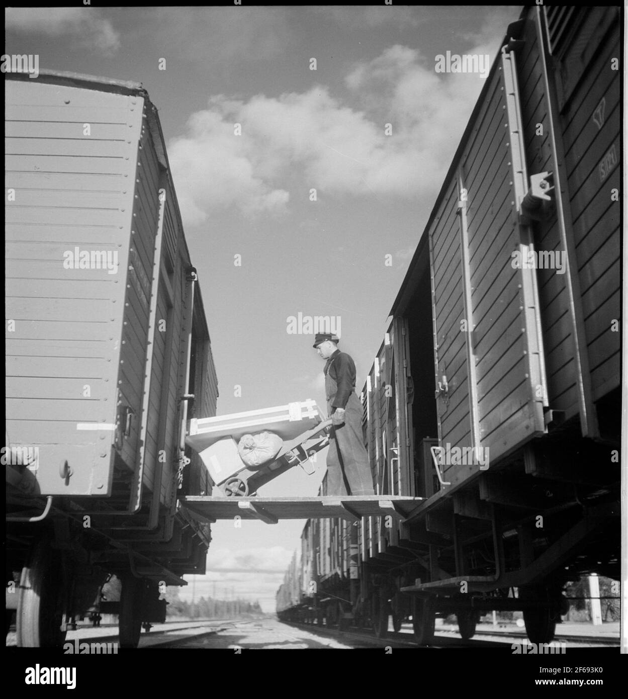 Loading between freight wagons hi-res stock photography and images - Alamy