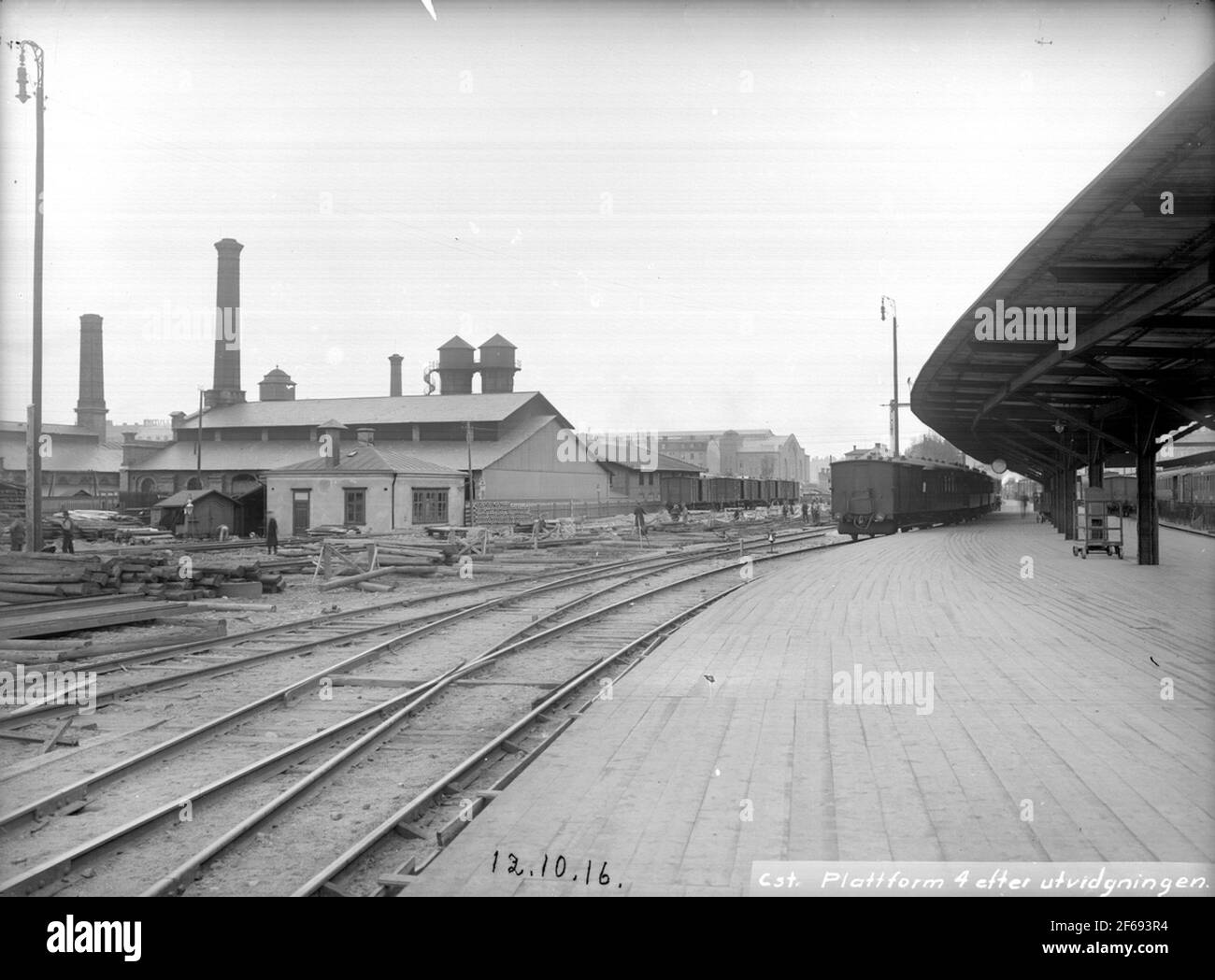 Platform 4 Black and White Stock Photos & Images - Alamy