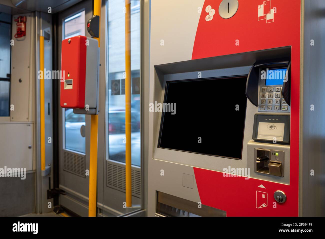 Door and vending machine hi-res stock photography and images - Alamy