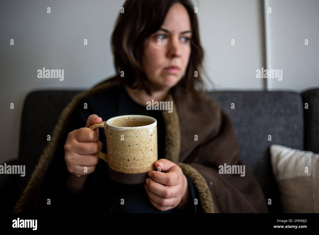 Woman crying alone dark room hi-res stock photography and images - Alamy