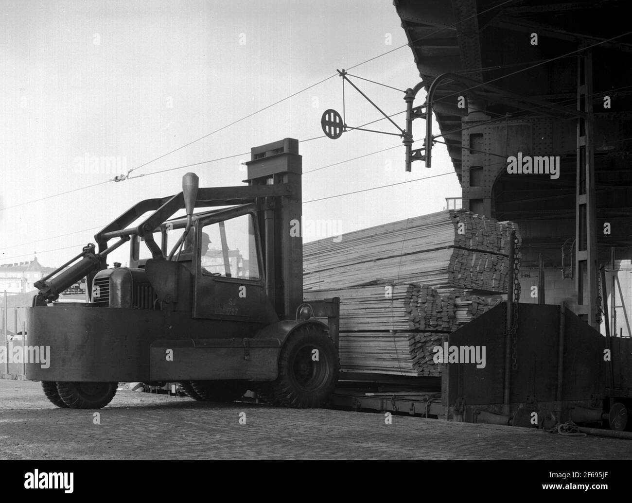 Bigger forklift in quay service, Liljeholmen. Unloading timbery Stock ...