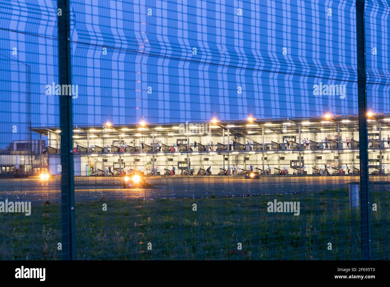 Greenwich peninsula driving range hi-res stock photography and images ...