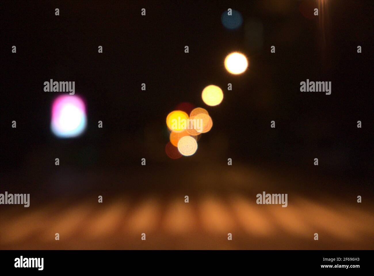 Illuminated traffic signals hi-res stock photography and images - Alamy