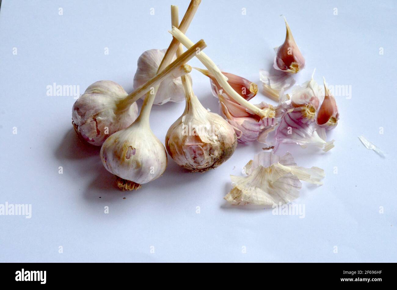 Broken head of garlic hi-res stock photography and images - Alamy