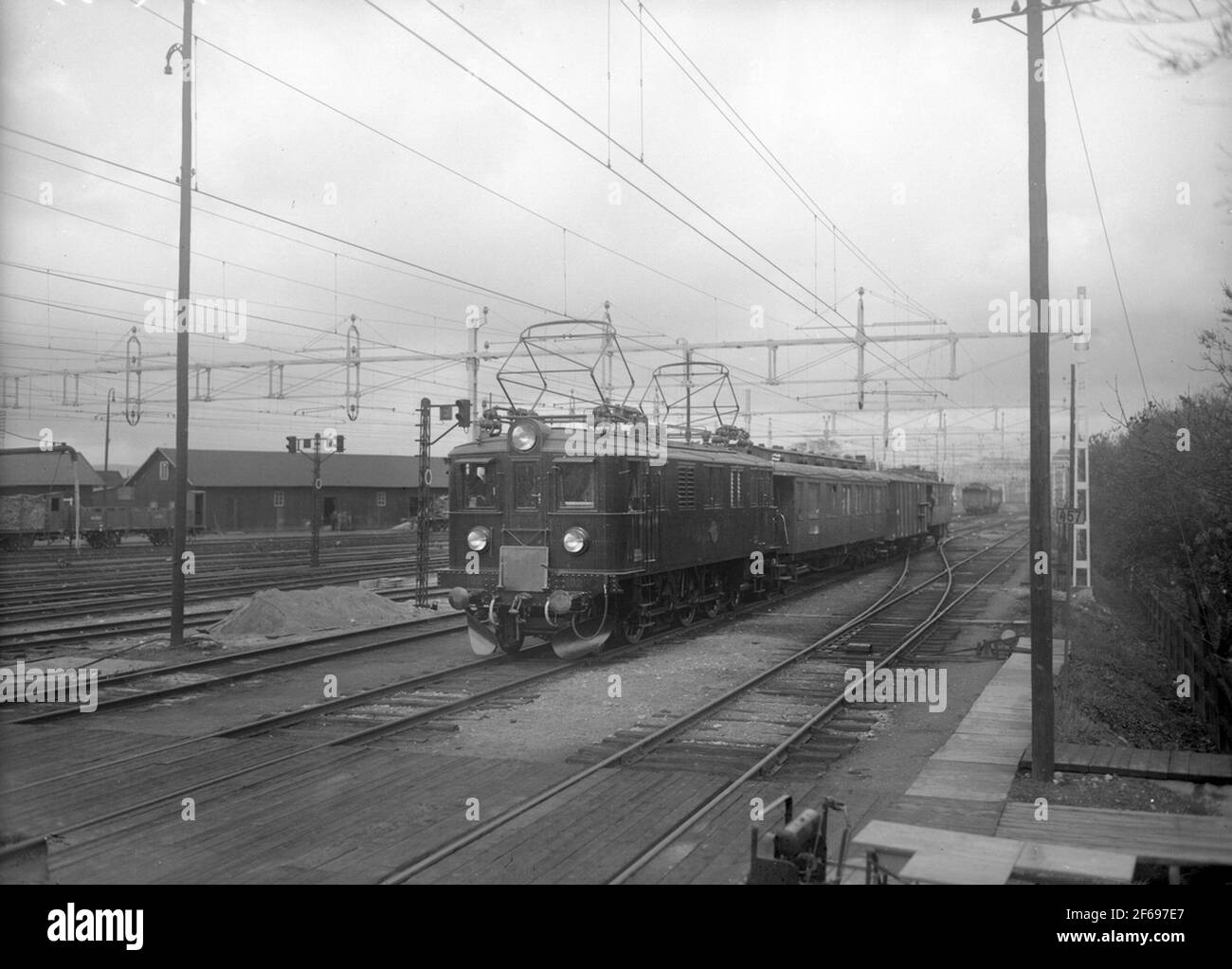 State Railways, SJ DS 102 with the test train Stock Photo - Alamy