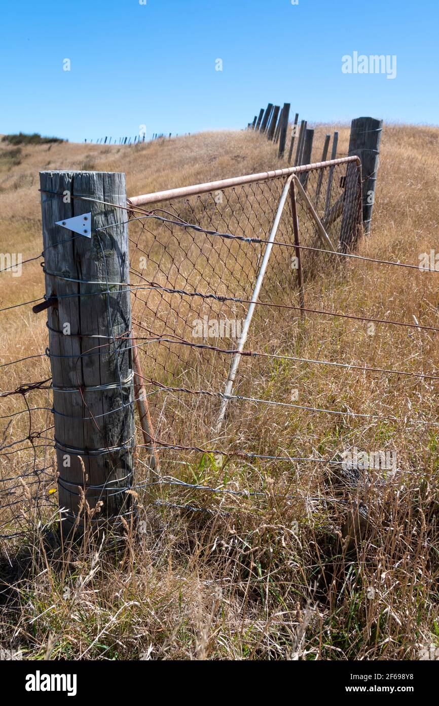 Farm pasture metal fence gate hi-res stock photography and images - Alamy