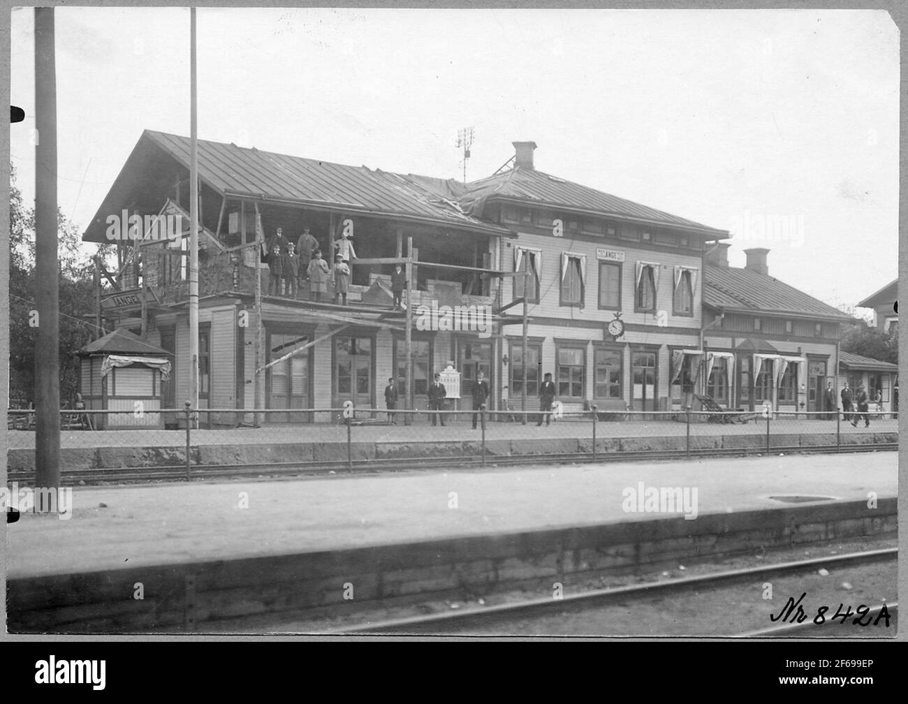 Under expansion hi-res stock photography and images - Alamy