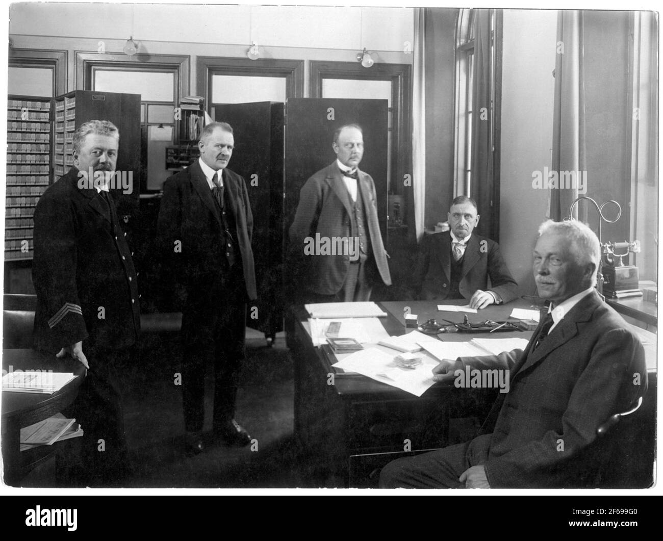 Station inspector Hugo Fredrik Vilhelm Fryxell with staff. The state's ...