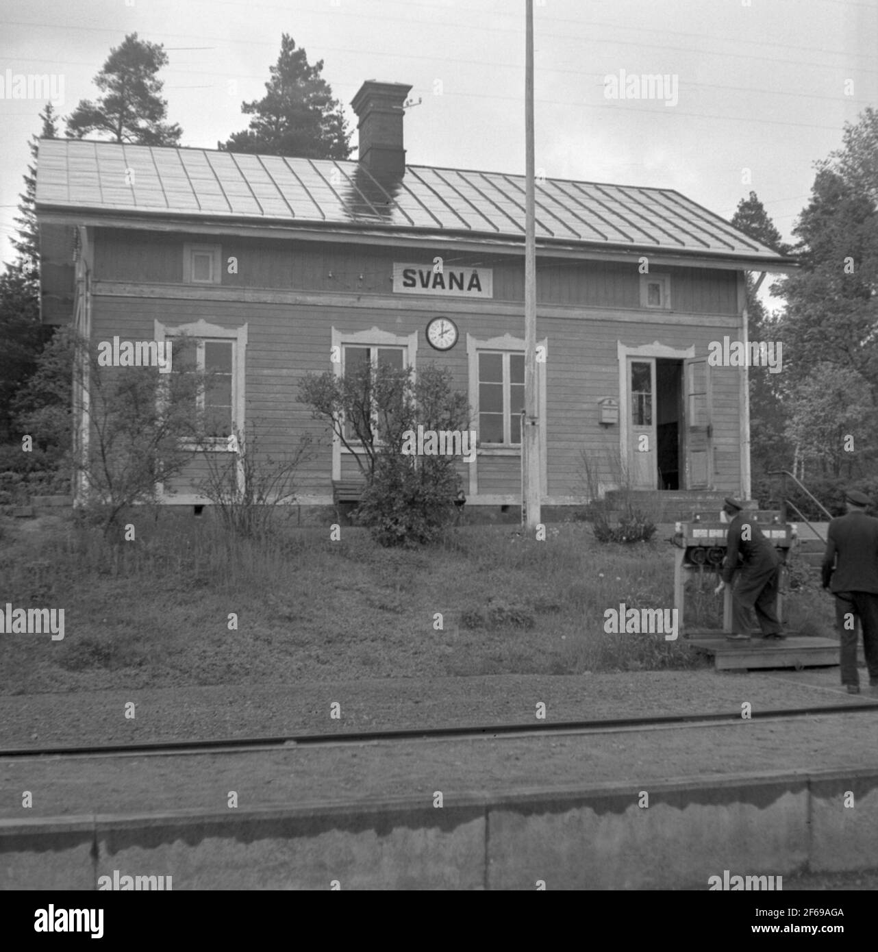 Swan railway station Stock Photo - Alamy