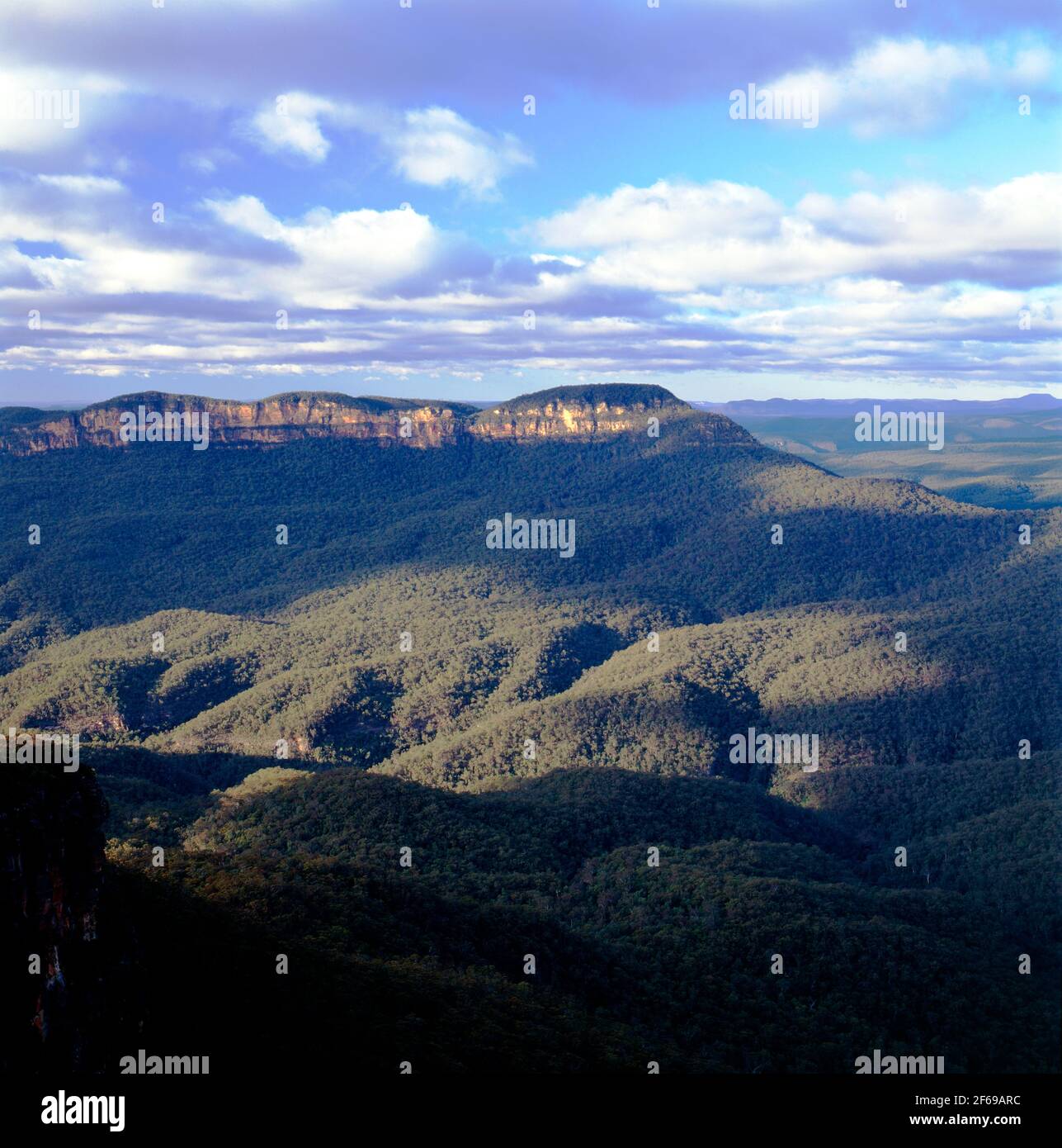 Panorama view of the Jamison Valley from the Three Sisters Overlook ...