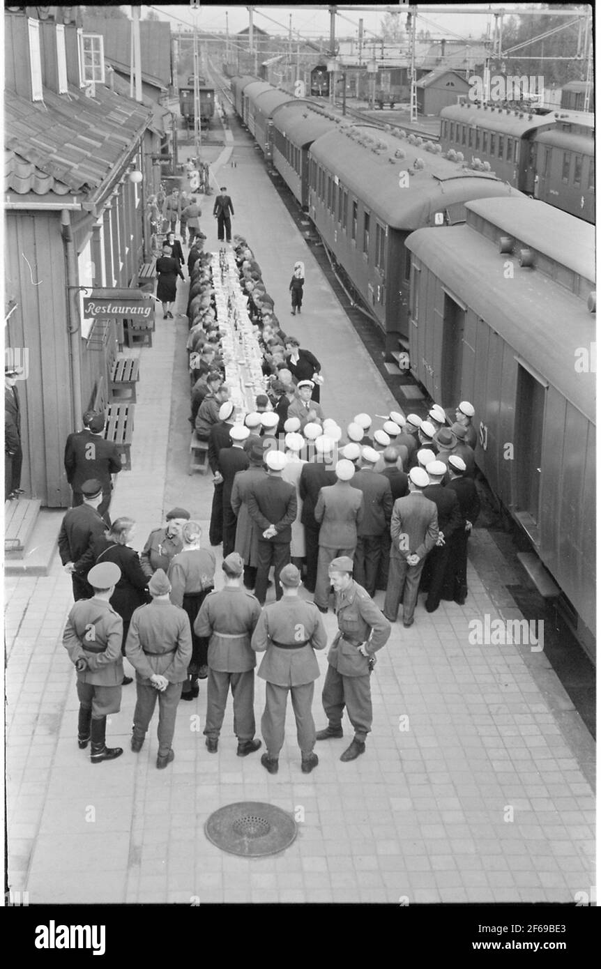 Norwegian prisoners, released from the Nazi detention camp Grini after ...