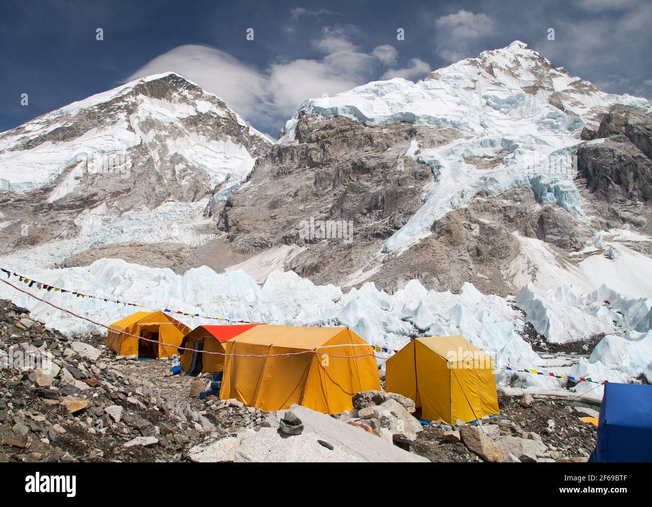 Mount Everest base camp, tents, Khumbu glacier and mountains ...
