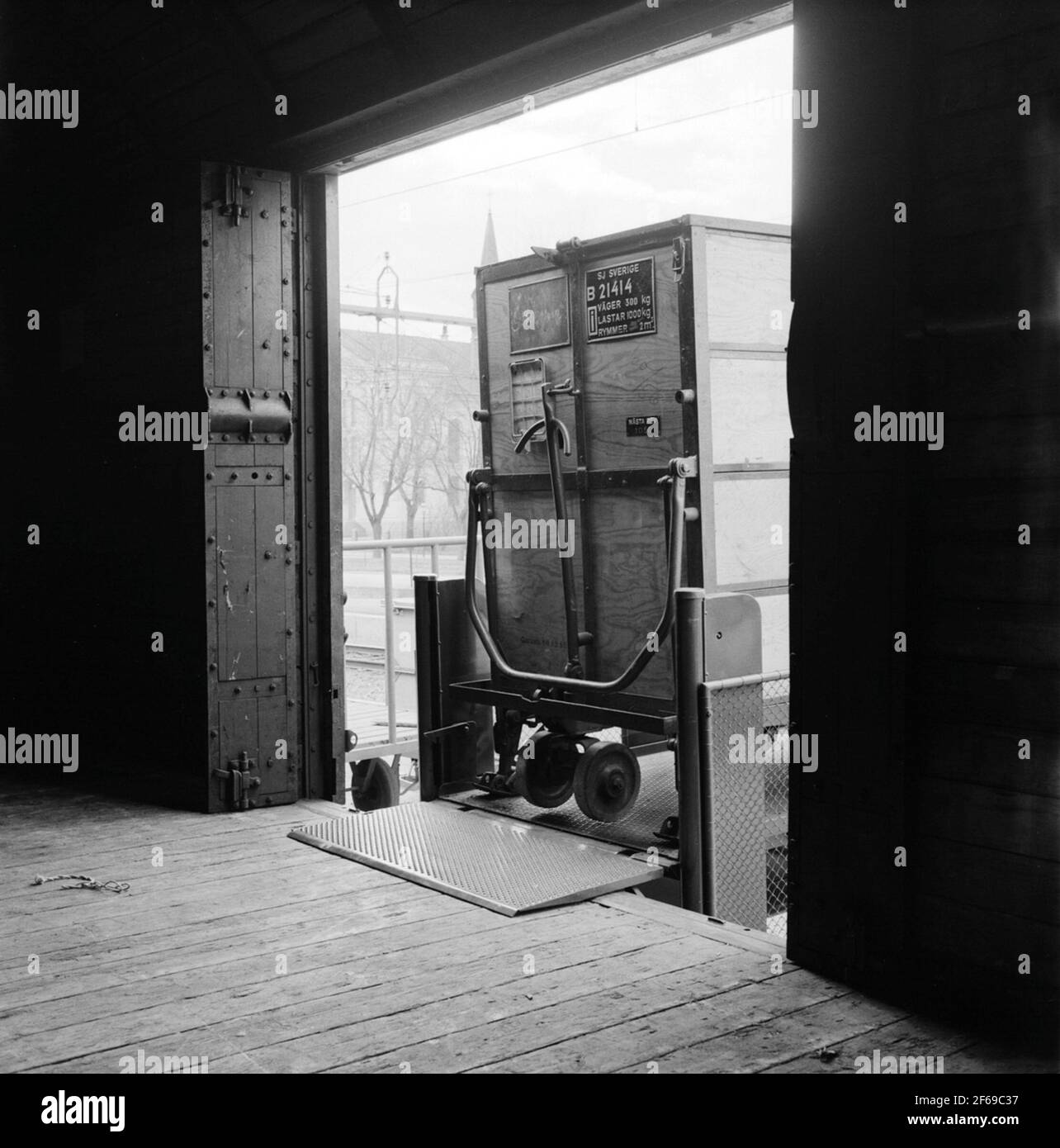 Platform wagon "Ruthman" height and lowered flakes, lifting capacity 1. ...