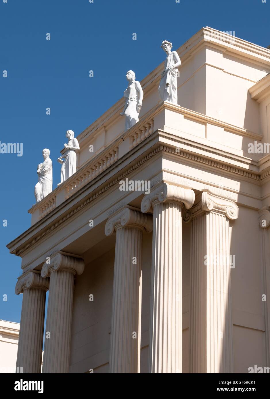 Chester Terrace, part of the Grade 1 listed Nash Terraces overlooking ...